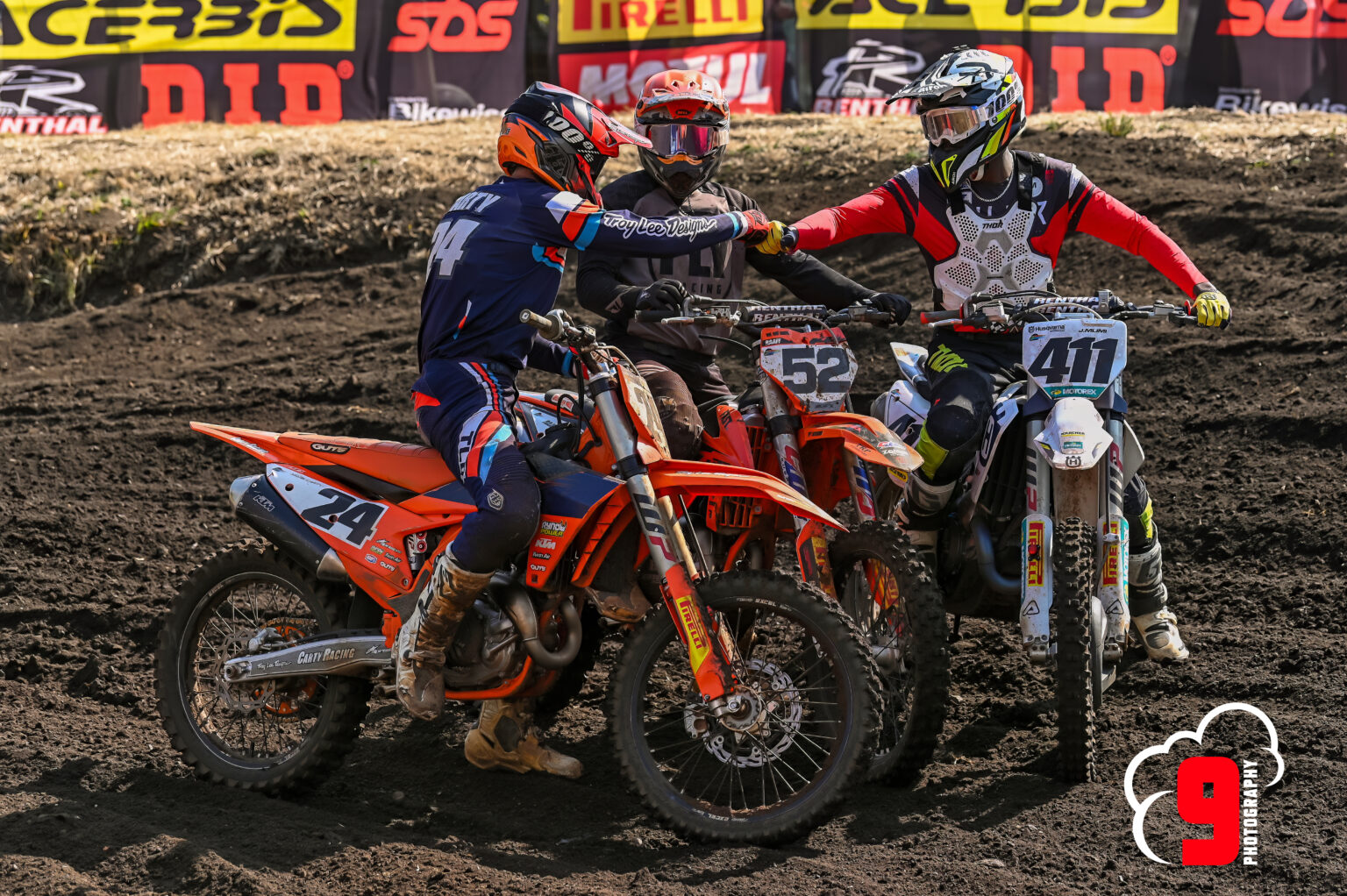 Motocross Madness: Mayfair Gearbox Inland MX. Round 7 Dirt Bronco ...
