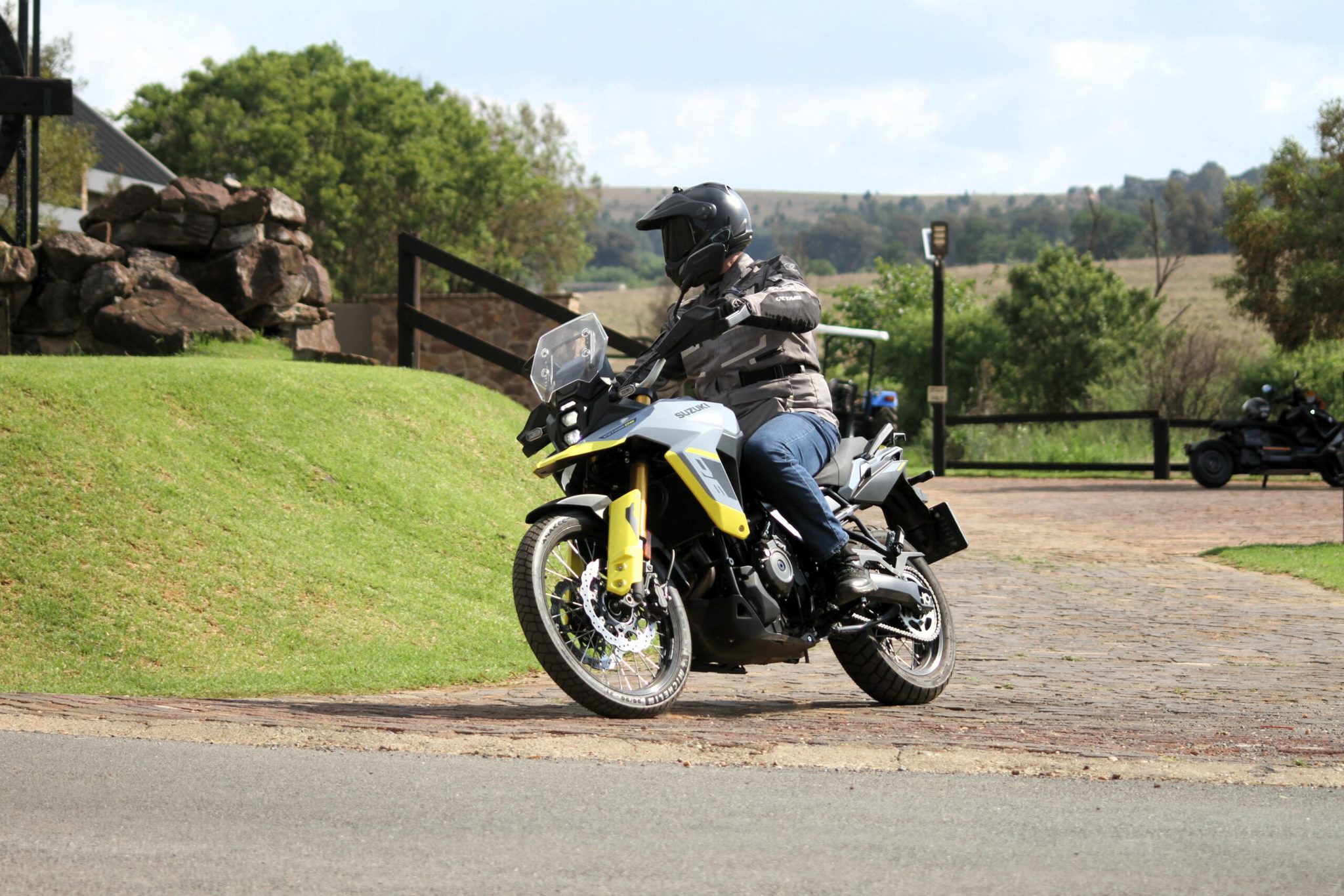 Suzuki’s DL 800 DE | Best value 800 motorcycle - Suzuki 800 bike