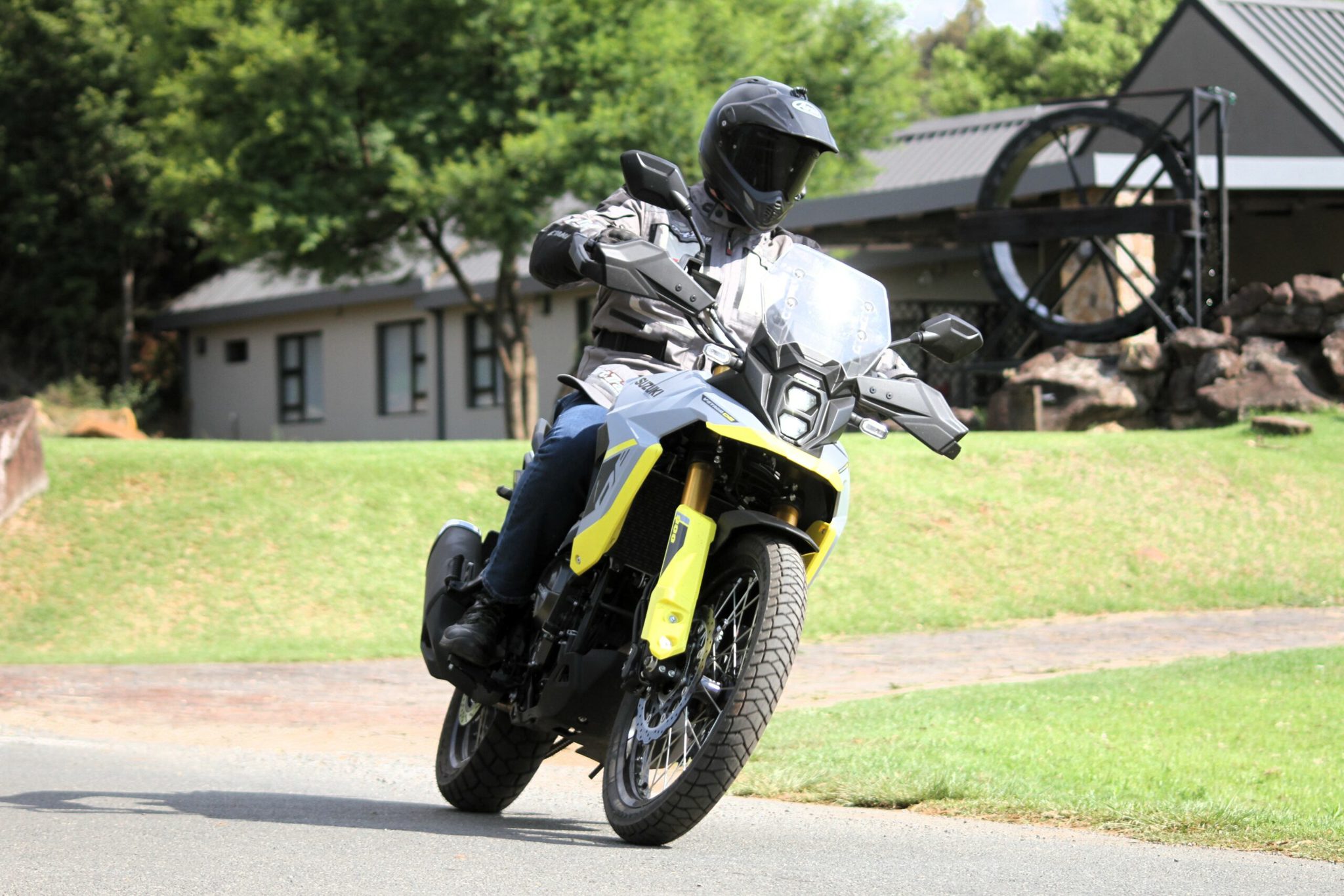 Suzuki’s DL 800 DE | Best value 800 motorcycle - Suzuki 800 bike