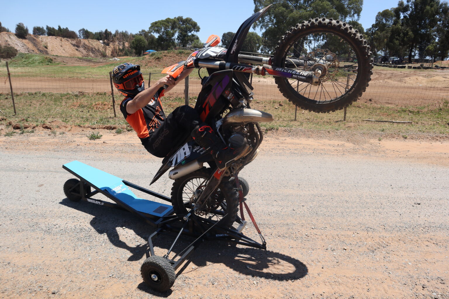 Easy Wheelie | Learn to Wheelie on your bike | Motorbike wheelies